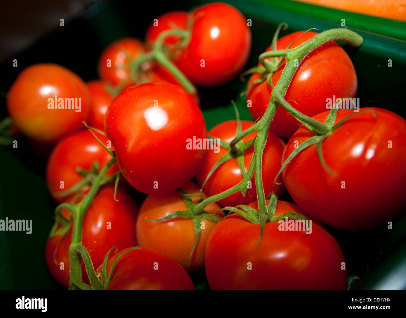 Fresh tomatoes grocery store Stock Photo - Alamy