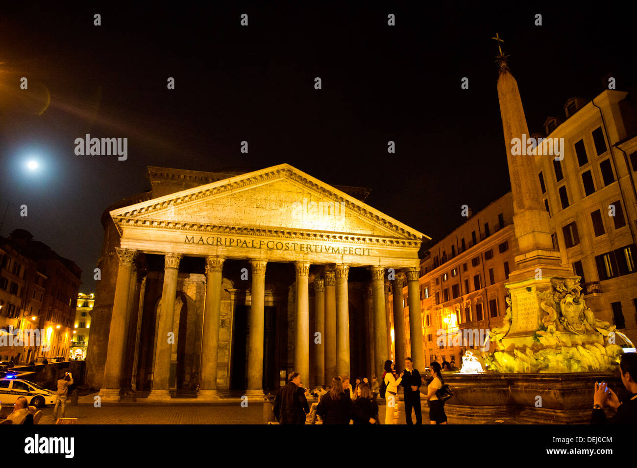 Pantheon fountain rome exterior hi-res stock photography and images - Alamy