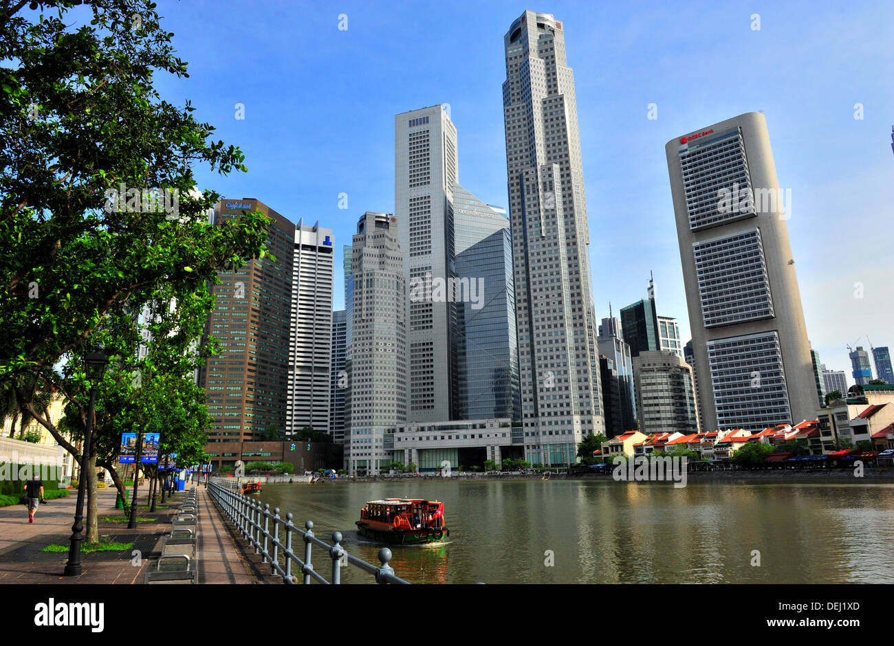 Sightseeing along singapore river raffles hi-res stock photography and ...