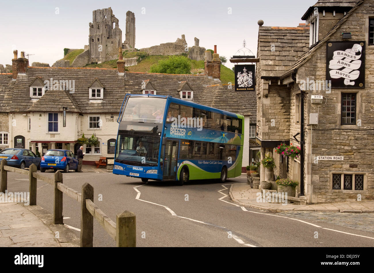 Scheduled bus hi-res stock photography and images - Alamy