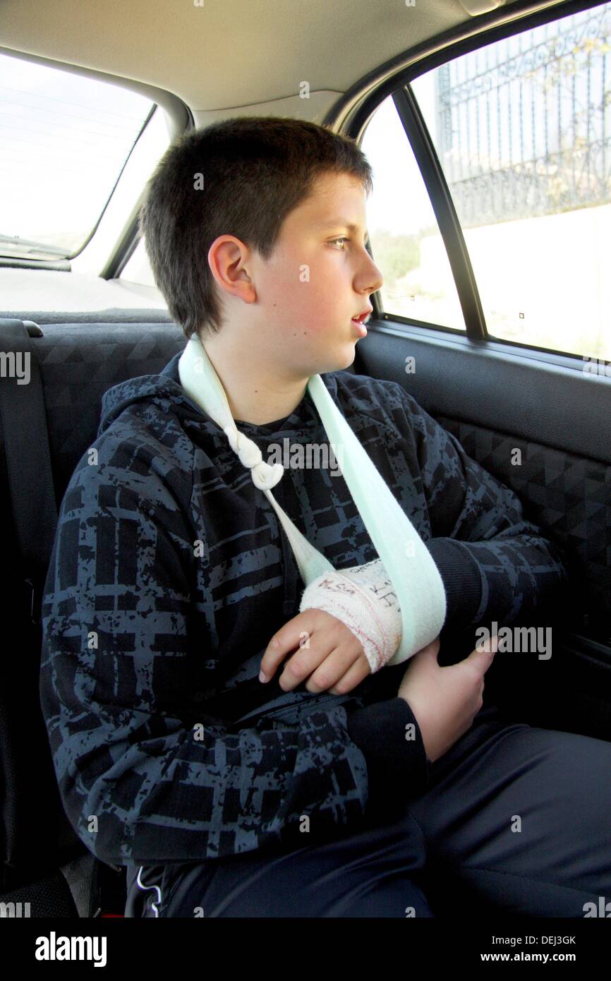 Broken arm hi-res stock photography and images - Alamy