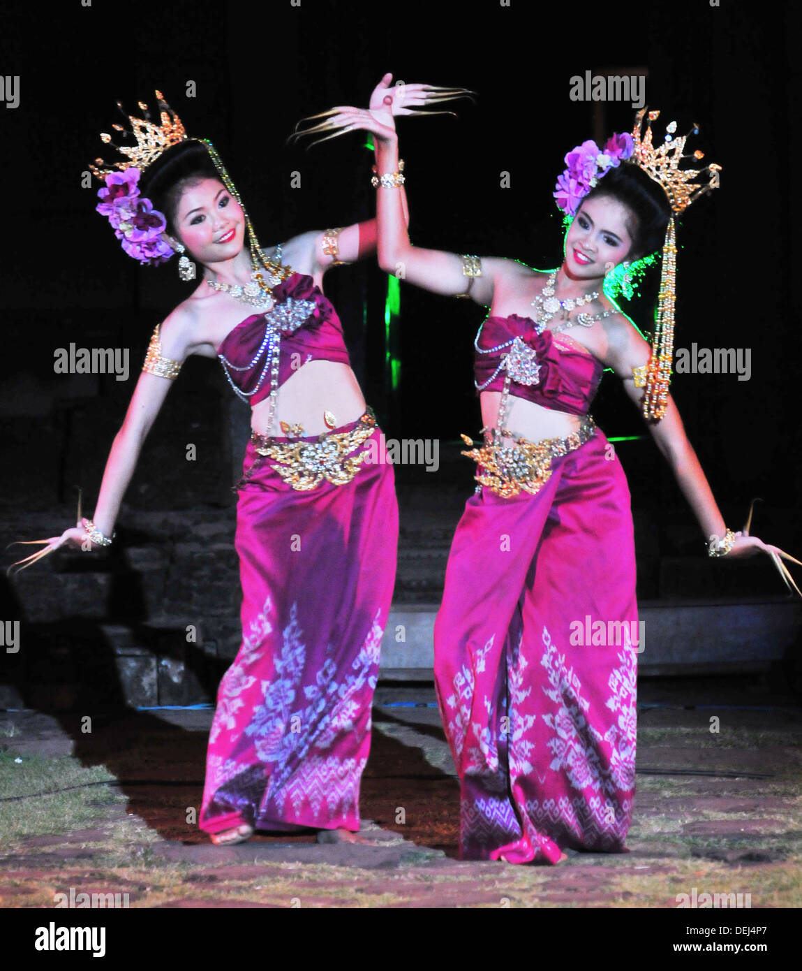Traditional Dances of Thailand Stock Photo - Alamy