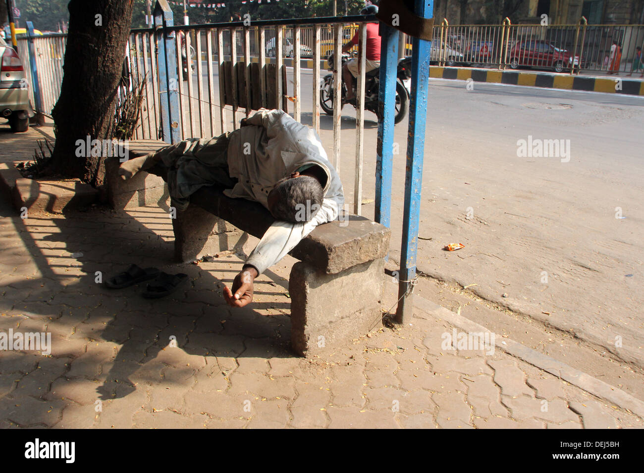 Homeless people sleeping on the footpath of Kolkata. on November 25 ...