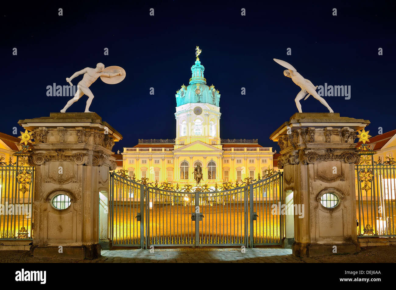 Charlottenburg gate hi-res stock photography and images - Alamy