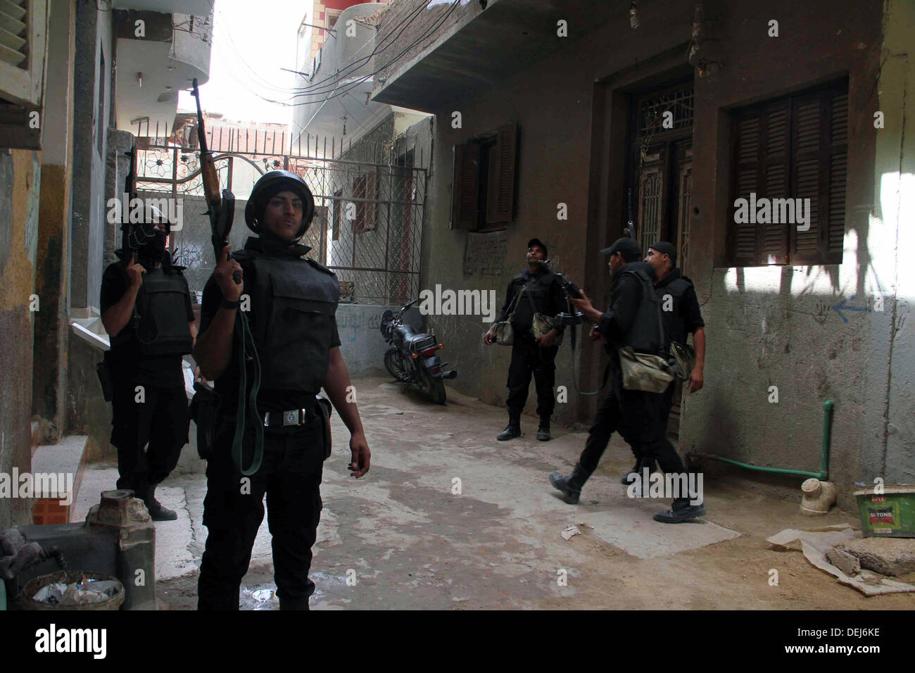 Cairo, Cairo, Egypt. 19th Sep, 2013. Egyptian security forces stand ...