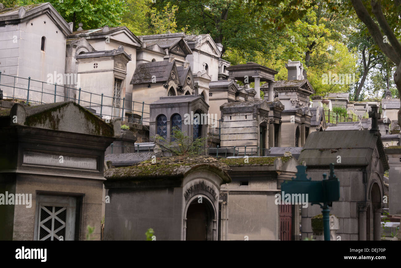 Family crypts and graves, cemetery of Père Lachaise, Paris, France ...