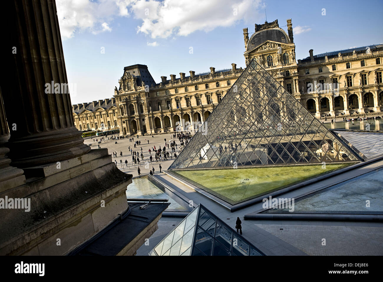 Louvre castle hi-res stock photography and images - Alamy