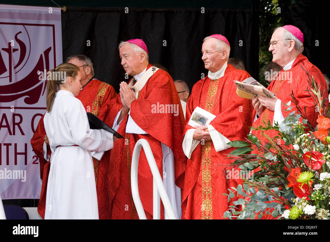 Female reverend hi-res stock photography and images - Alamy
