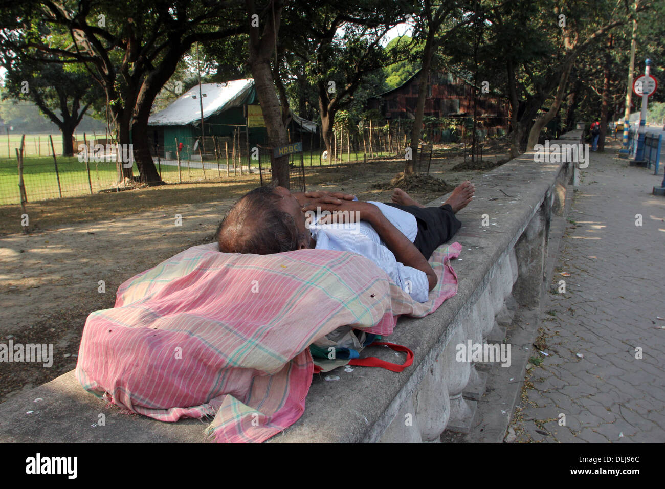 Homeless people sleeping on the footpath of Kolkata. on November 25 ...