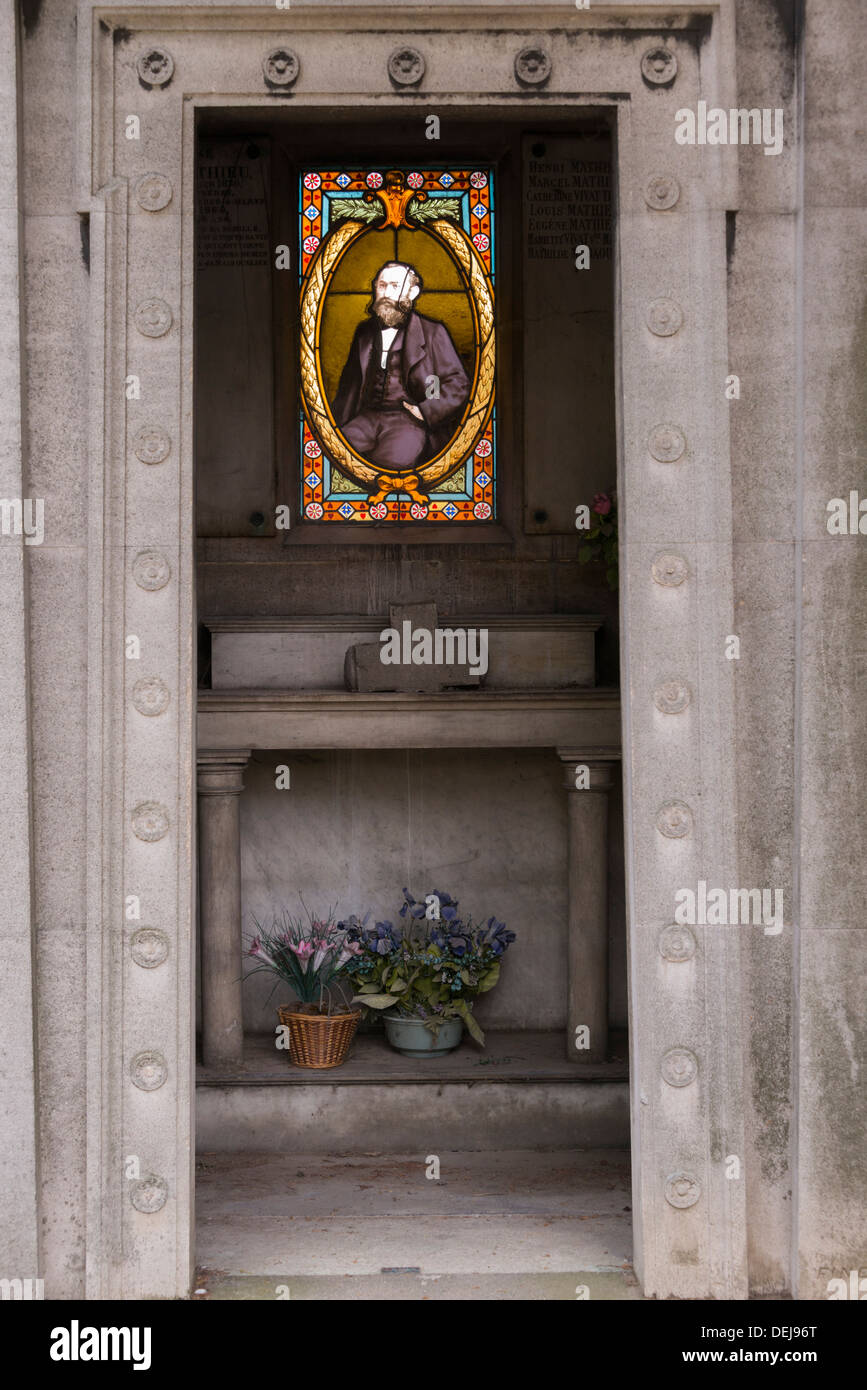 Family crypt hi-res stock photography and images - Alamy