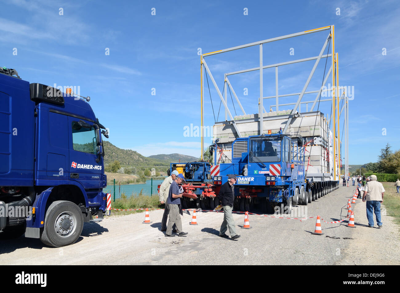 33 tonnes hi-res stock photography and images - Alamy