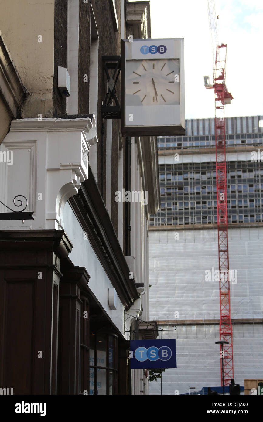 Lloyds bank share hi-res stock photography and images - Alamy