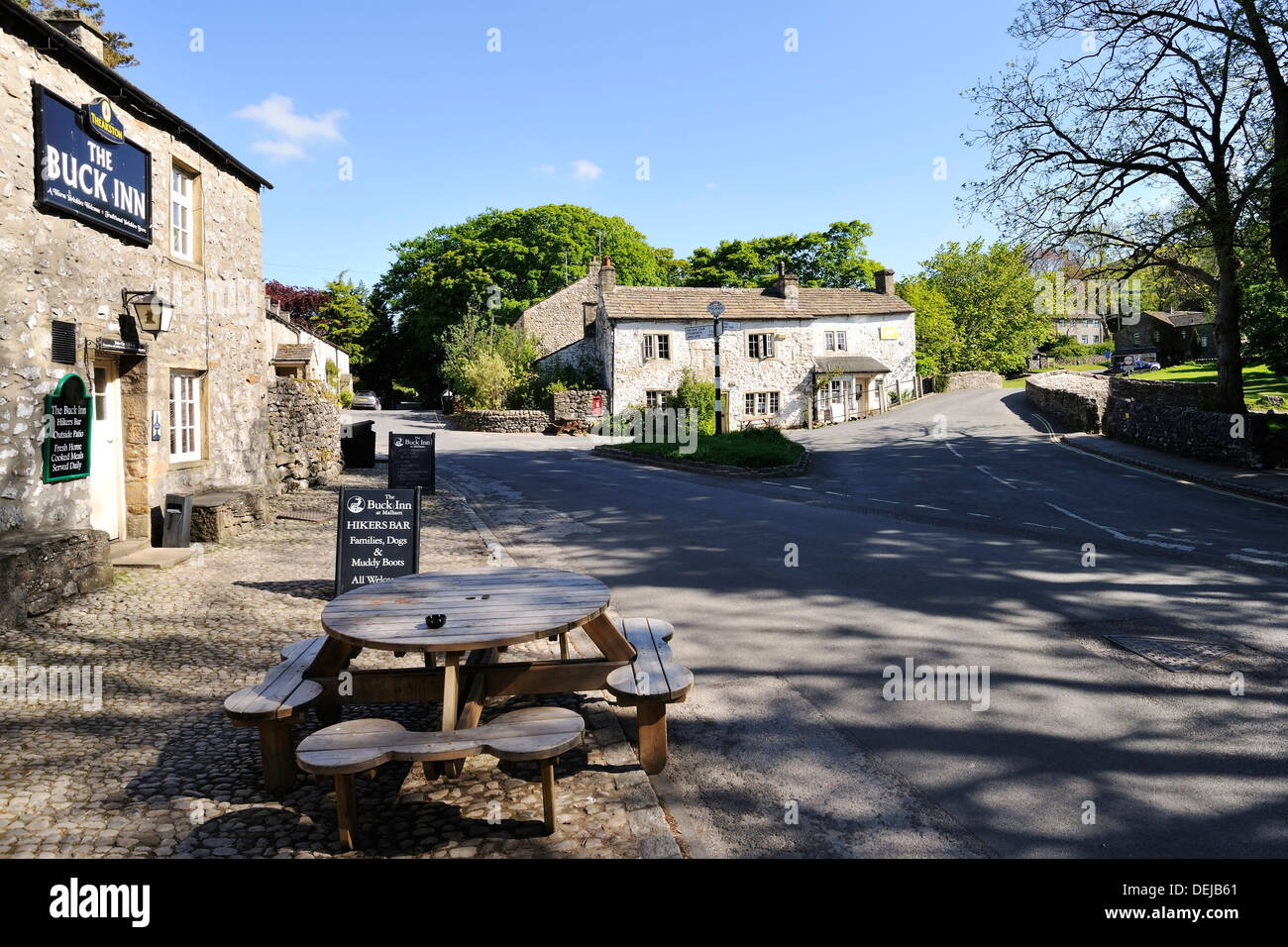 Pennine village morning yorkshire hi-res stock photography and images ...