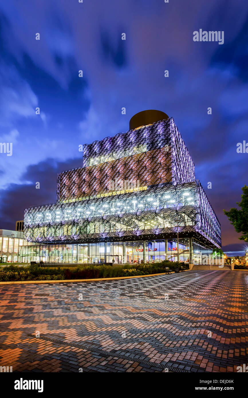 The New Library of Birmingham exterior at night. Birmingham, England ...
