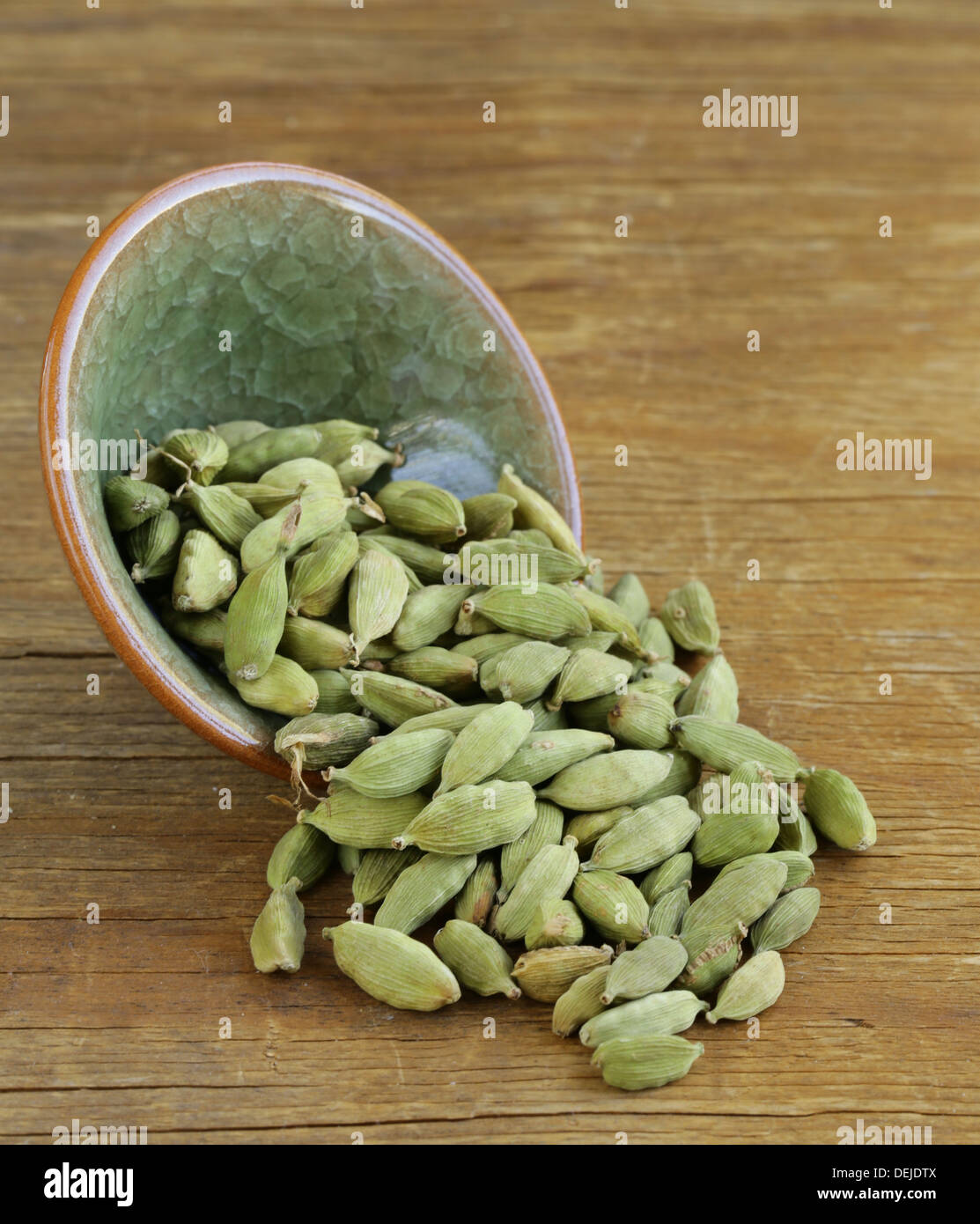 green cardamom pods spice - aromatic seasoning for food Stock Photo - Alamy