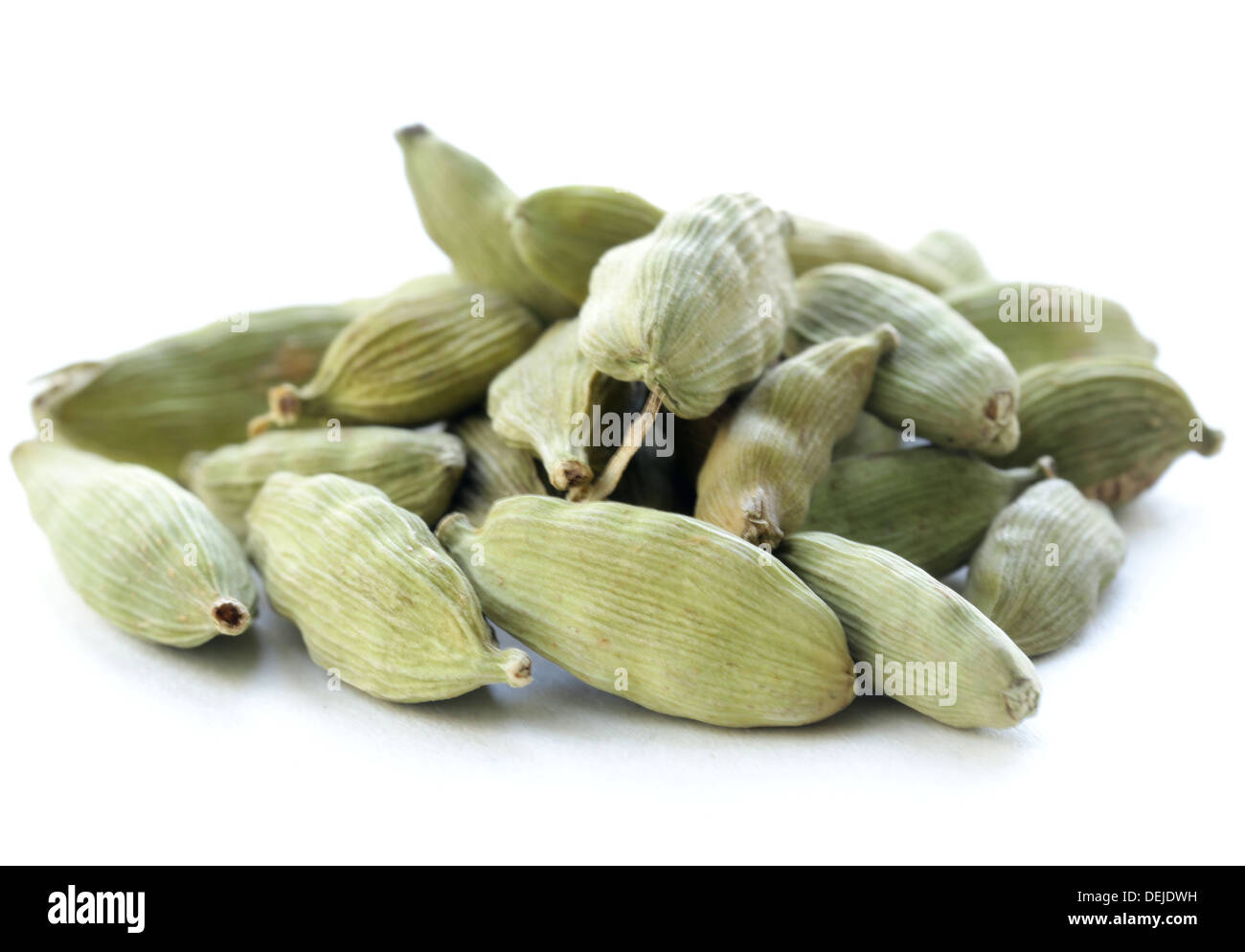 green cardamom pods spice - aromatic seasoning for food Stock Photo - Alamy