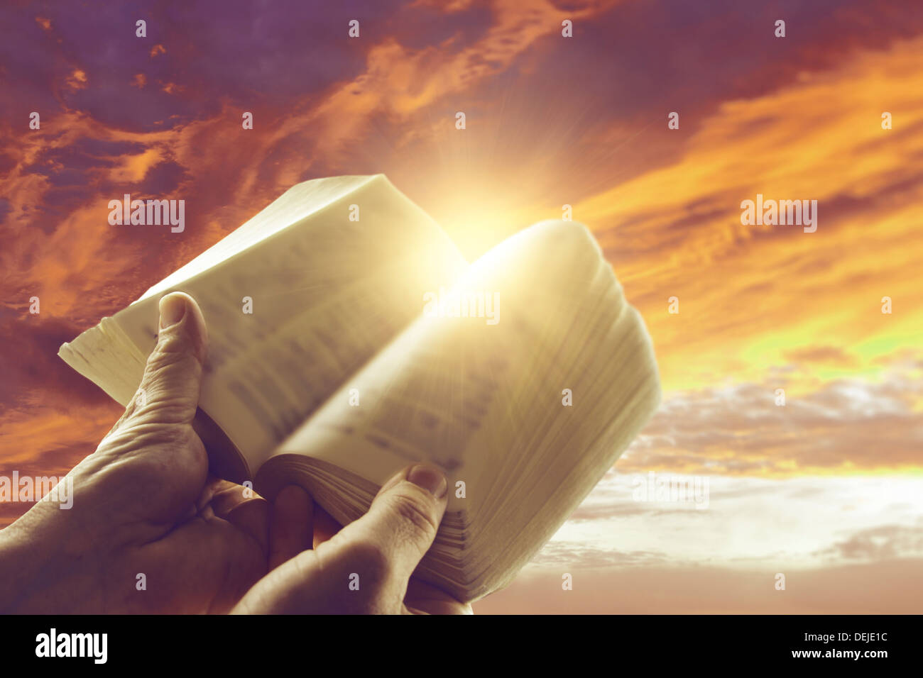 Payer book hands hi-res stock photography and images - Alamy