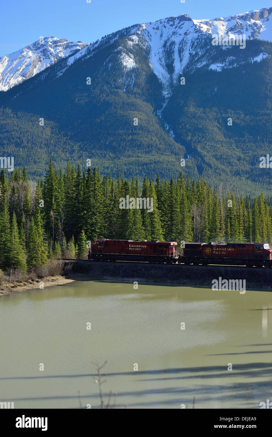 Canadian rockies train hi-res stock photography and images - Alamy
