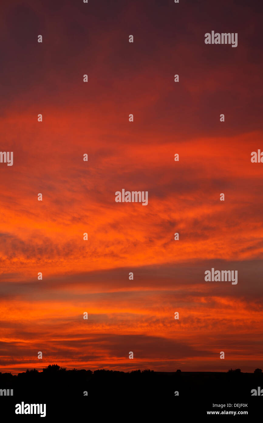 Dramatic sunsets uk hi-res stock photography and images - Alamy