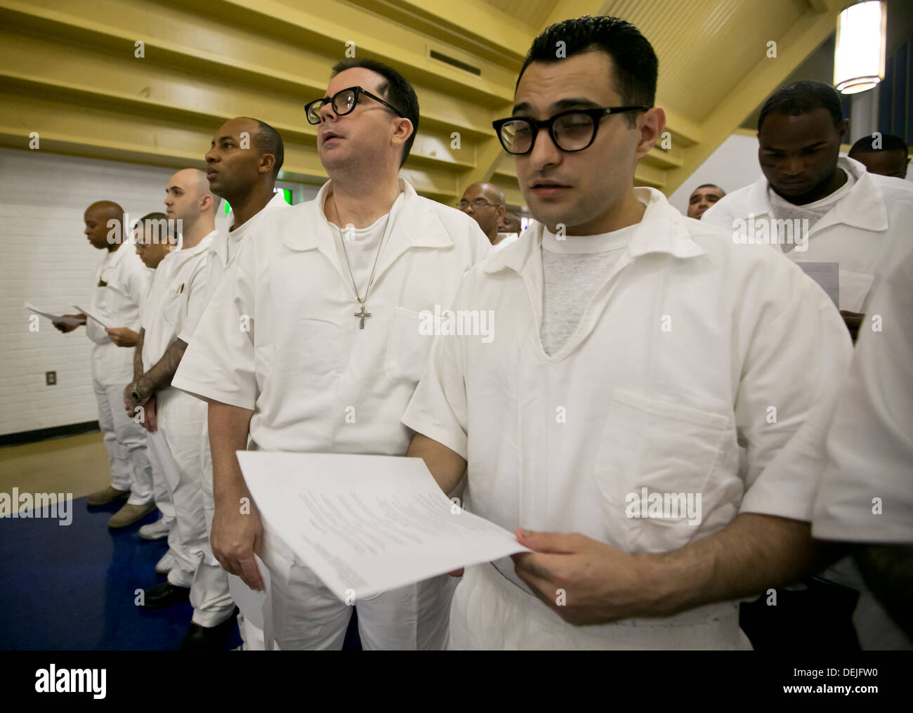 Inmates prison religion pray hi-res stock photography and images - Alamy