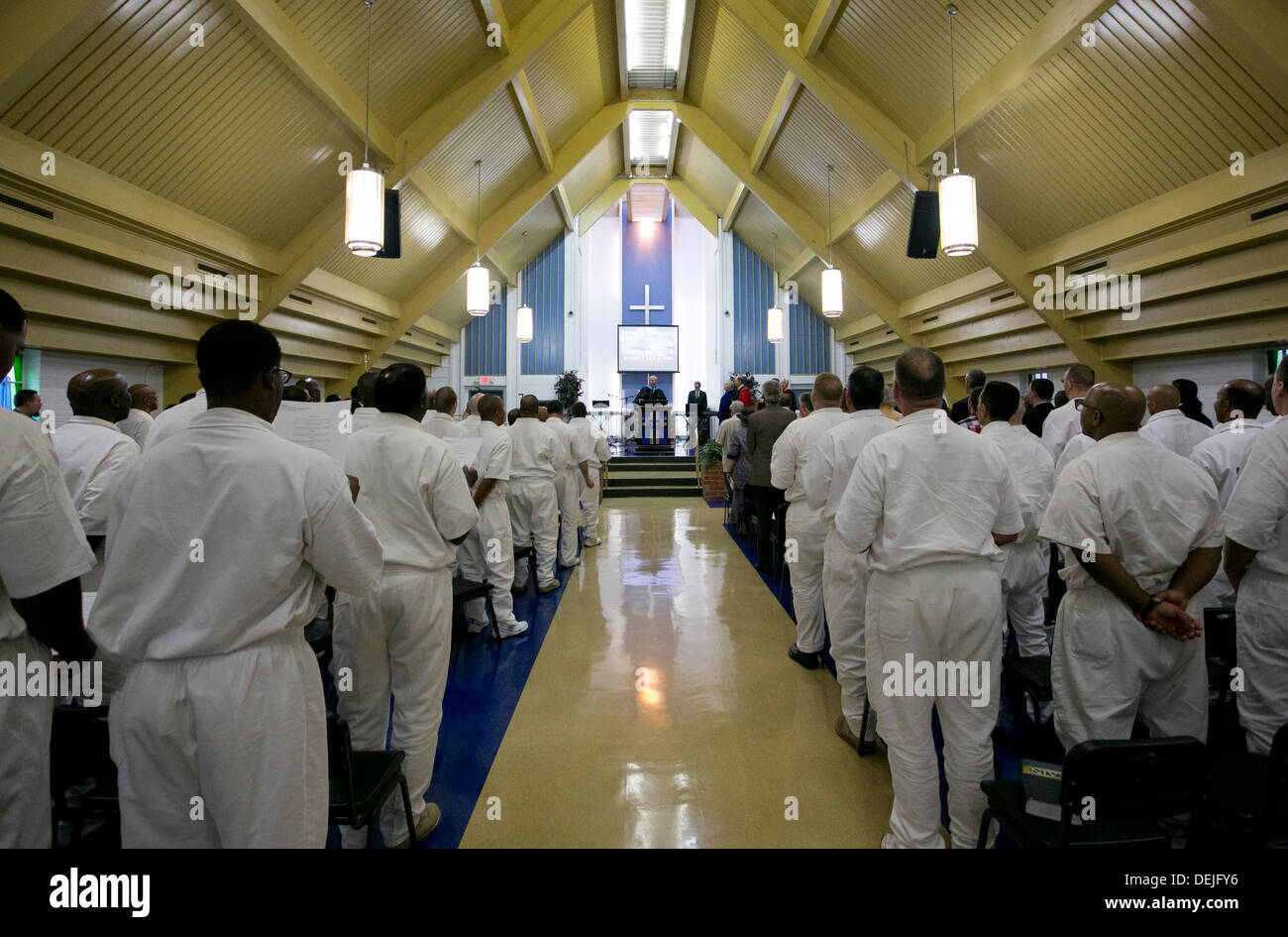 Inmates pray, sing and listen to lecture during convocation ceremony at ...