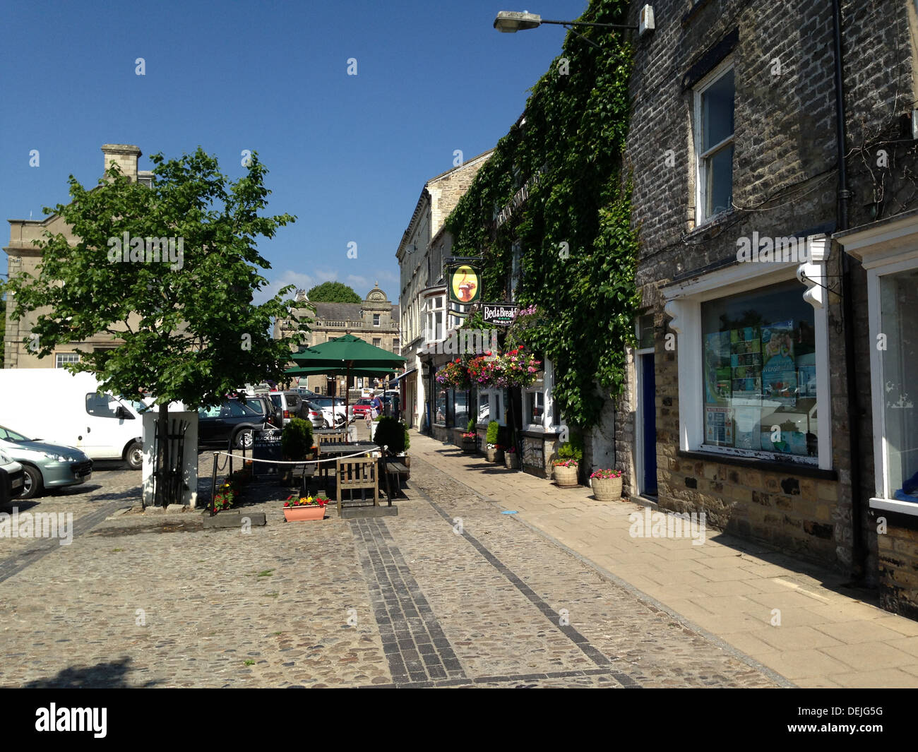 Leyburn market place hi-res stock photography and images - Alamy