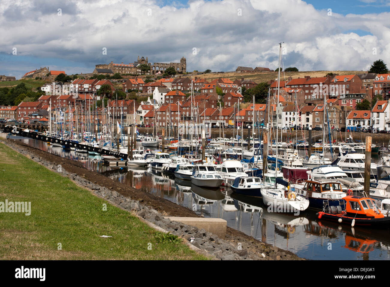 Whitby mooring hi-res stock photography and images - Alamy