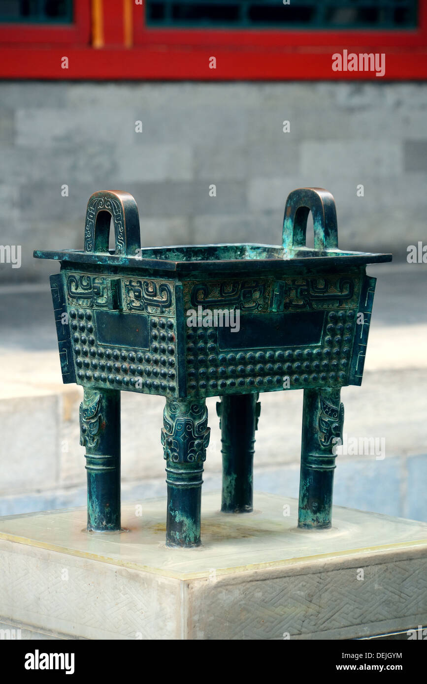 Ancient chinese cooking ding hi-res stock photography and images - Alamy