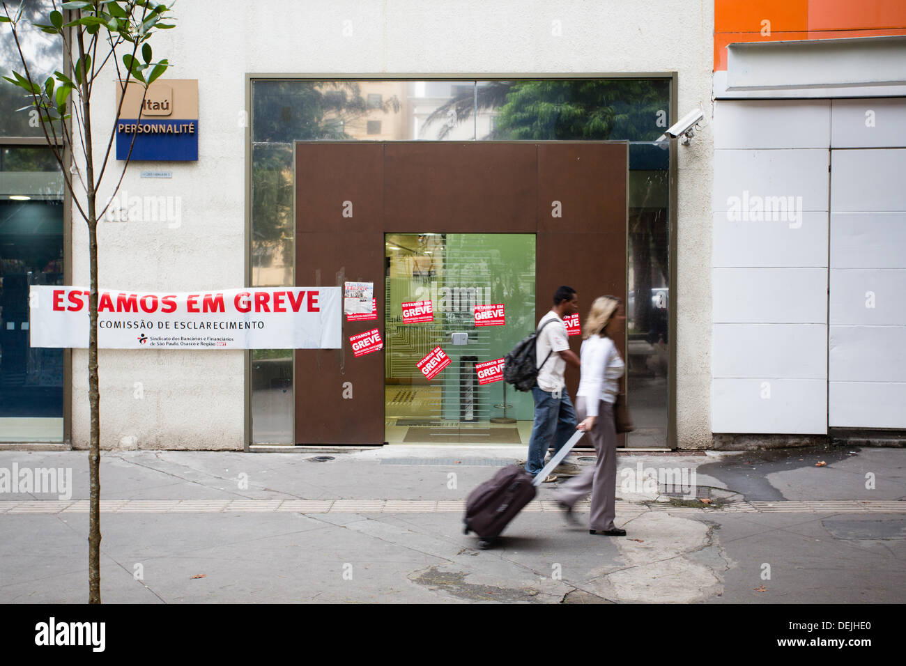 SAO PAULO, BRAZIL, 19th Sep, 2013. Brazilian bank workers launch a ...
