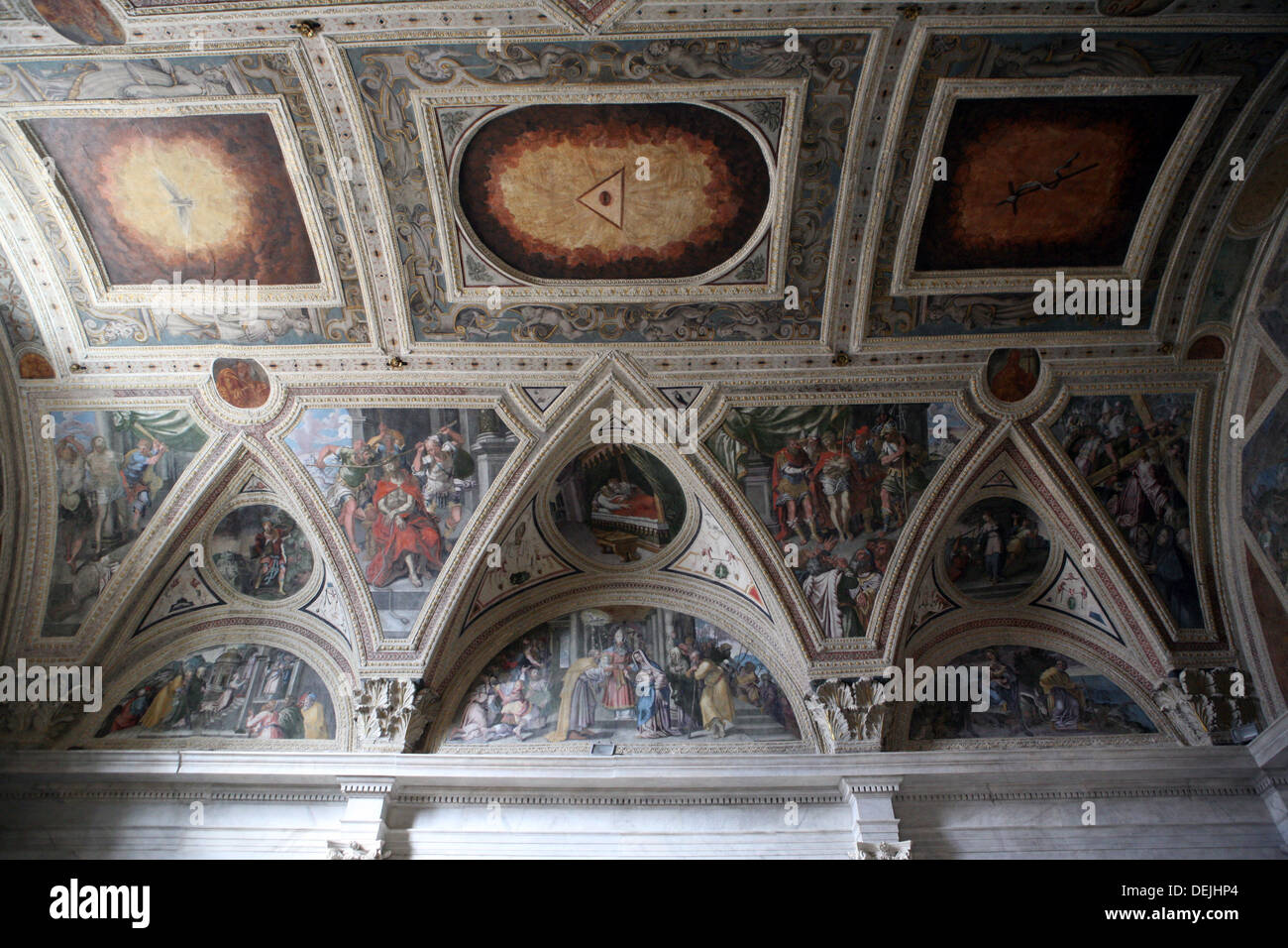Cappella di Somma within San Giovanni a Carbonara - a Gothic church in ...