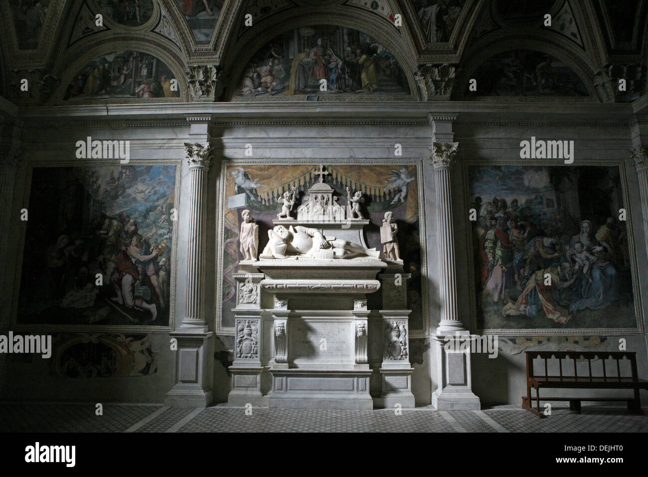 Cappella di Somma within San Giovanni a Carbonara - a Gothic church in ...