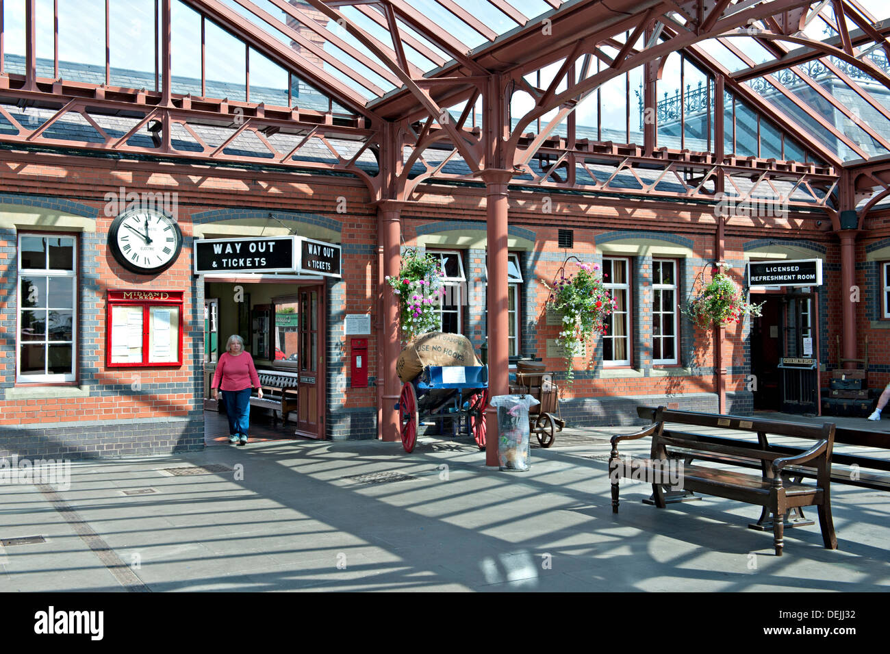 Kidderminster railway station hi-res stock photography and images - Alamy
