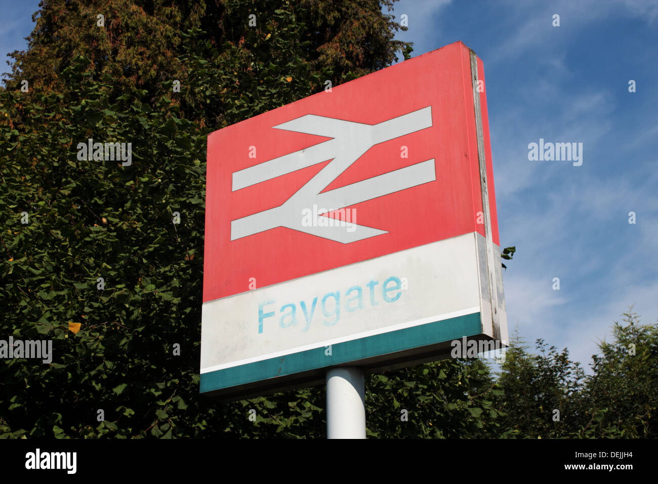 Horsham station sign hi-res stock photography and images - Alamy