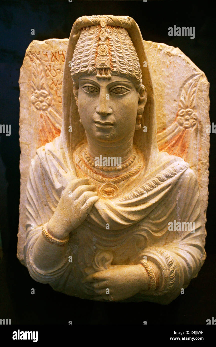 Bust of a woman hi-res stock photography and images - Alamy