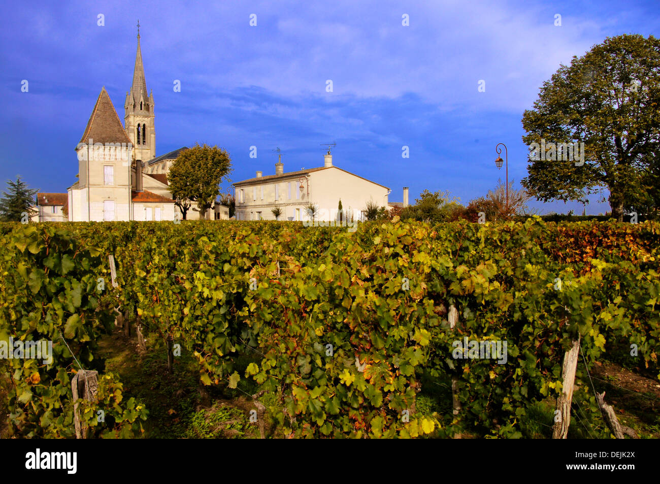 The village of pomerol france hi-res stock photography and images - Alamy