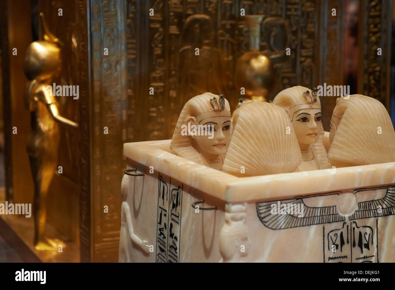 Head of tutankhamun reconstruction hi-res stock photography and images ...