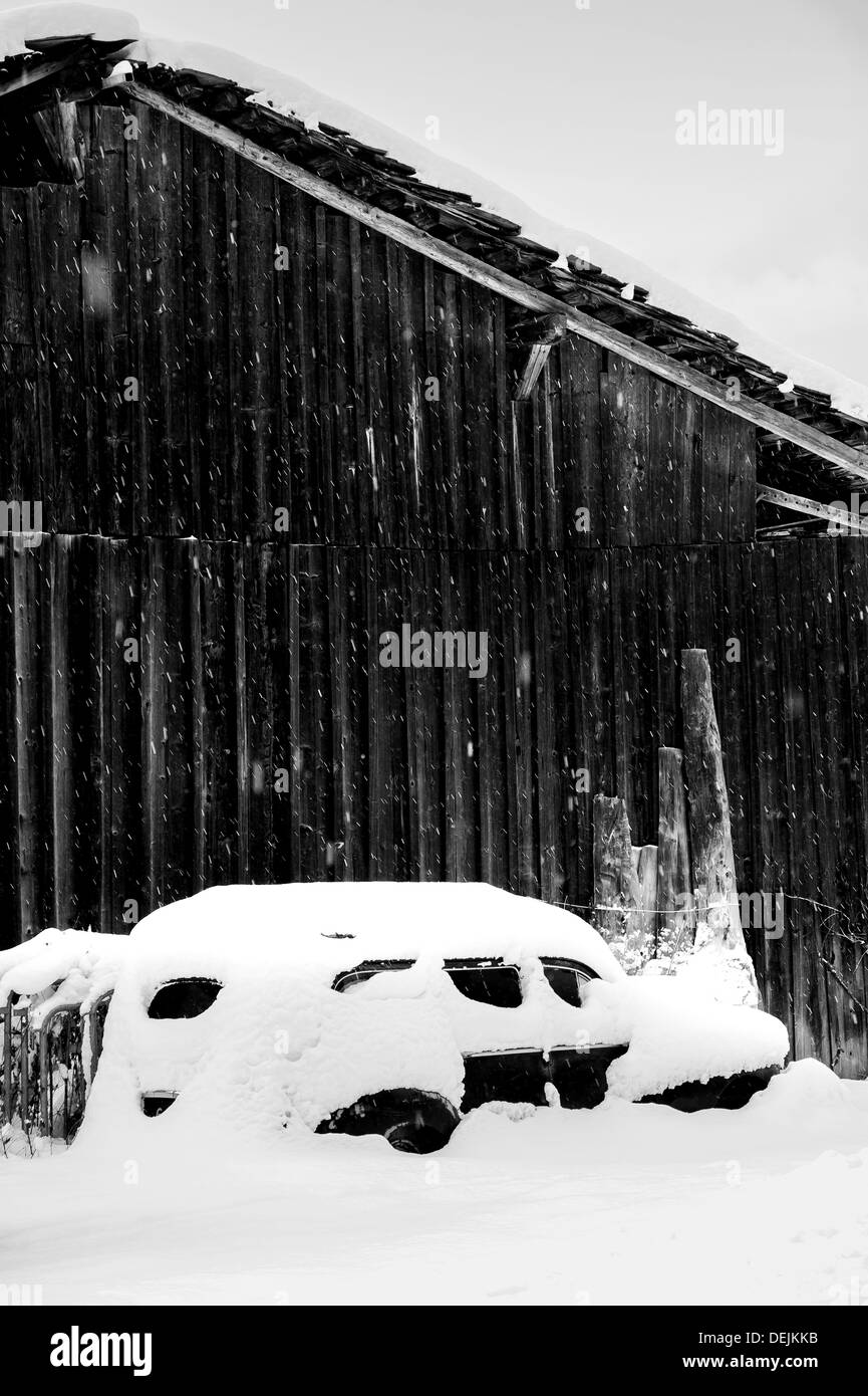 Winter weather heavy snowfall Black and White Stock Photos & Images - Alamy