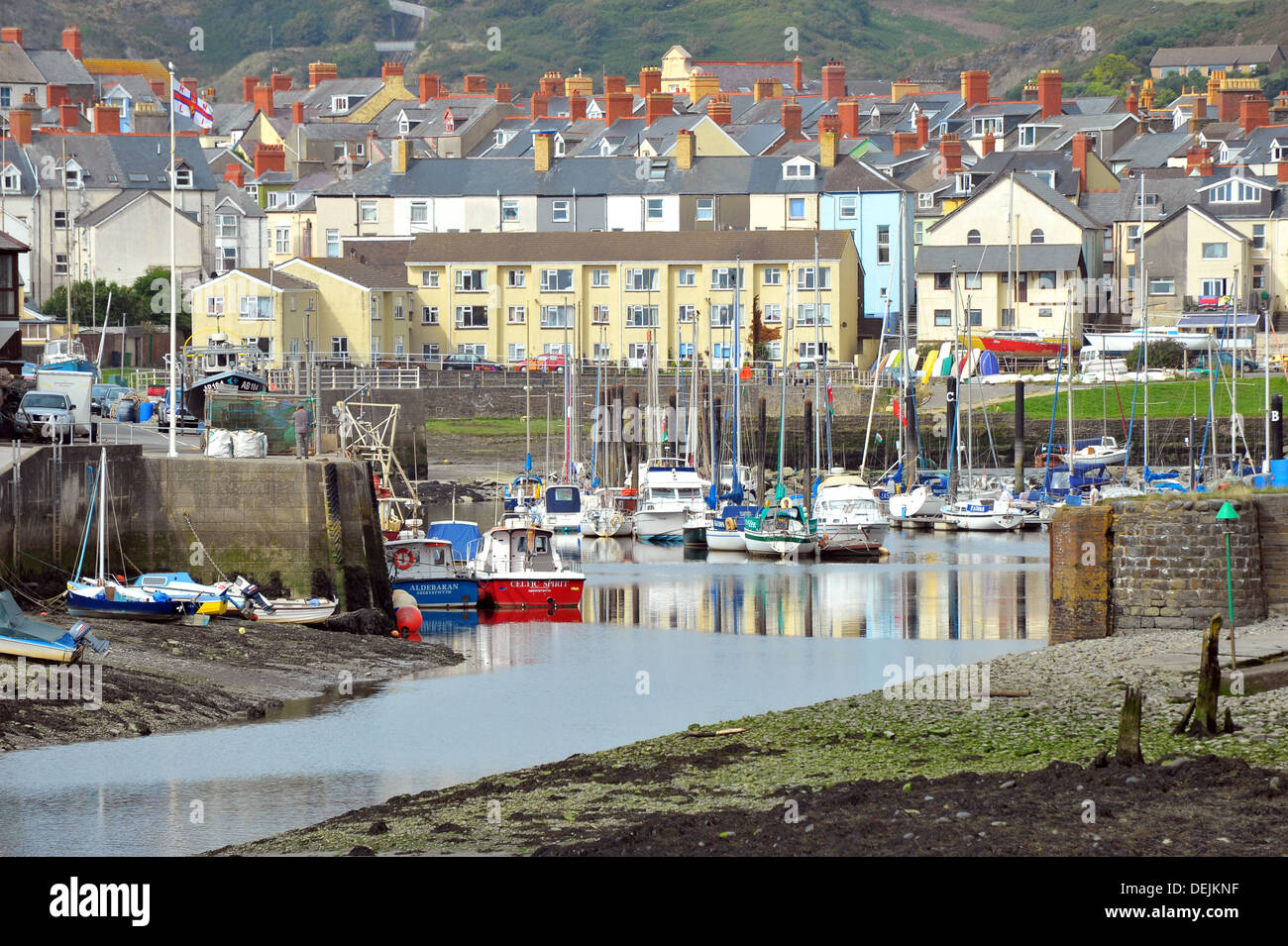 Welsh harbor hi-res stock photography and images - Alamy