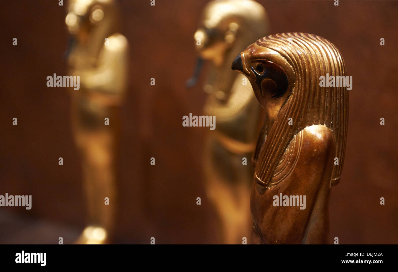 Head of tutankhamun reconstruction hi-res stock photography and images ...
