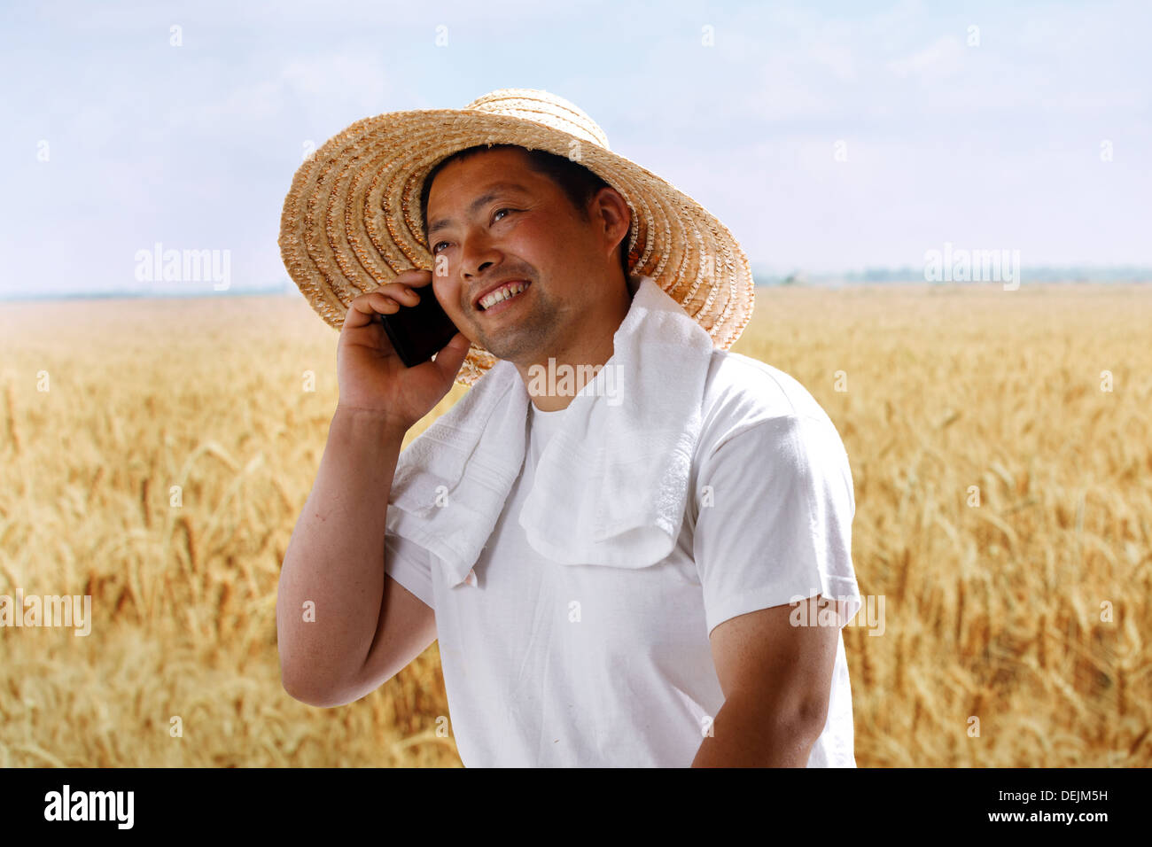 Man making asian straw hat hi-res stock photography and images - Alamy