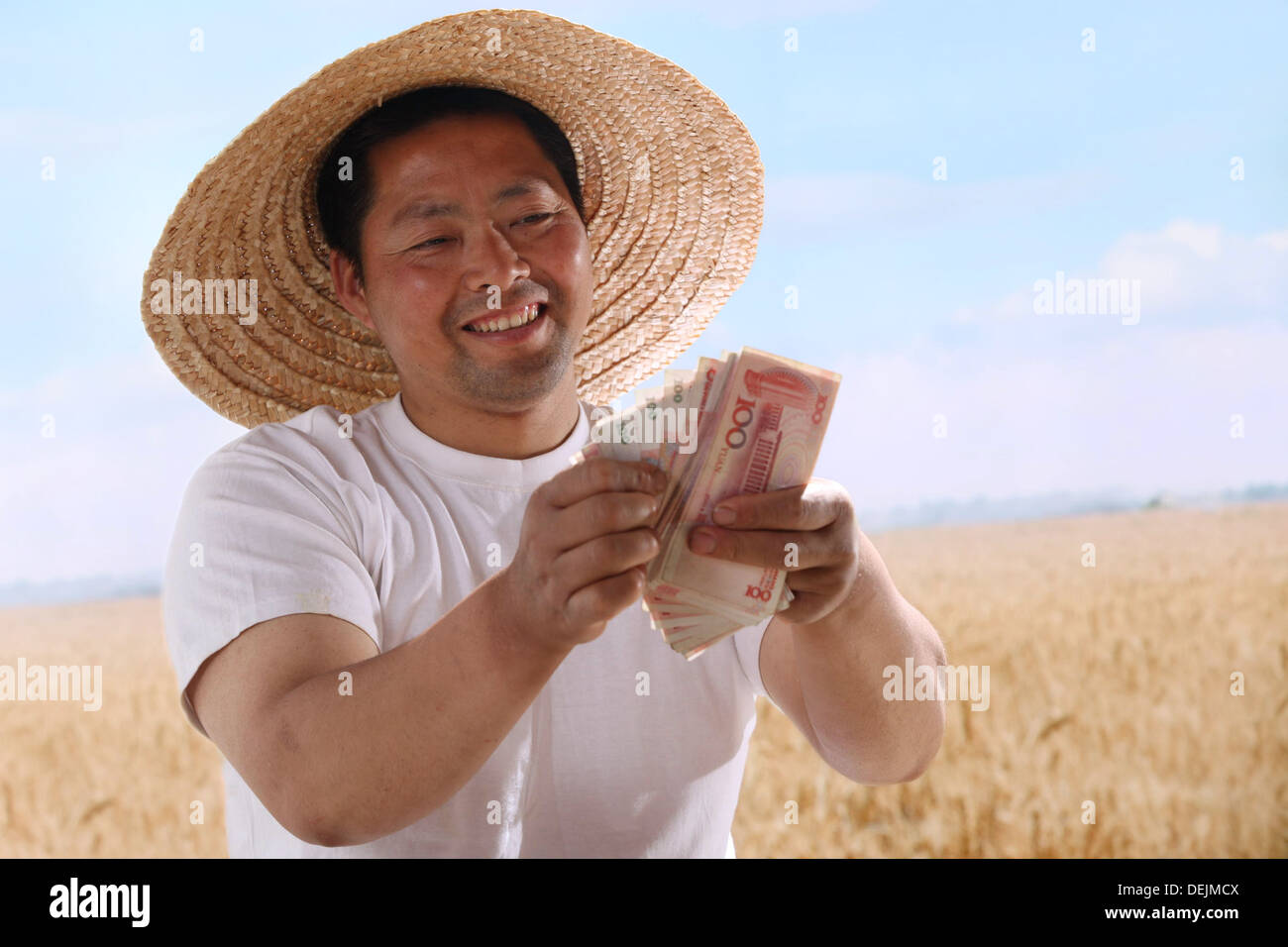 Farmer counting money in field hi-res stock photography and images - Alamy