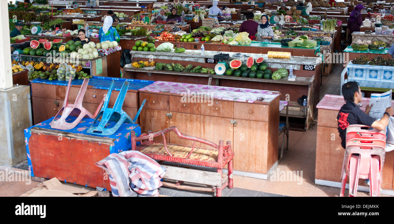 Friut and vegetable market hi-res stock photography and images - Alamy