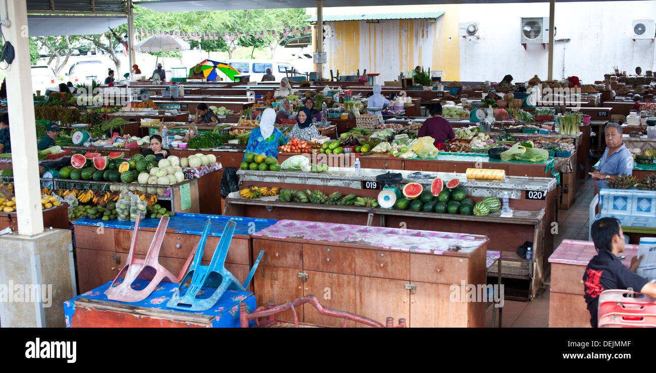 Fruit and vegetable market, Labuan Stock Photo - Alamy