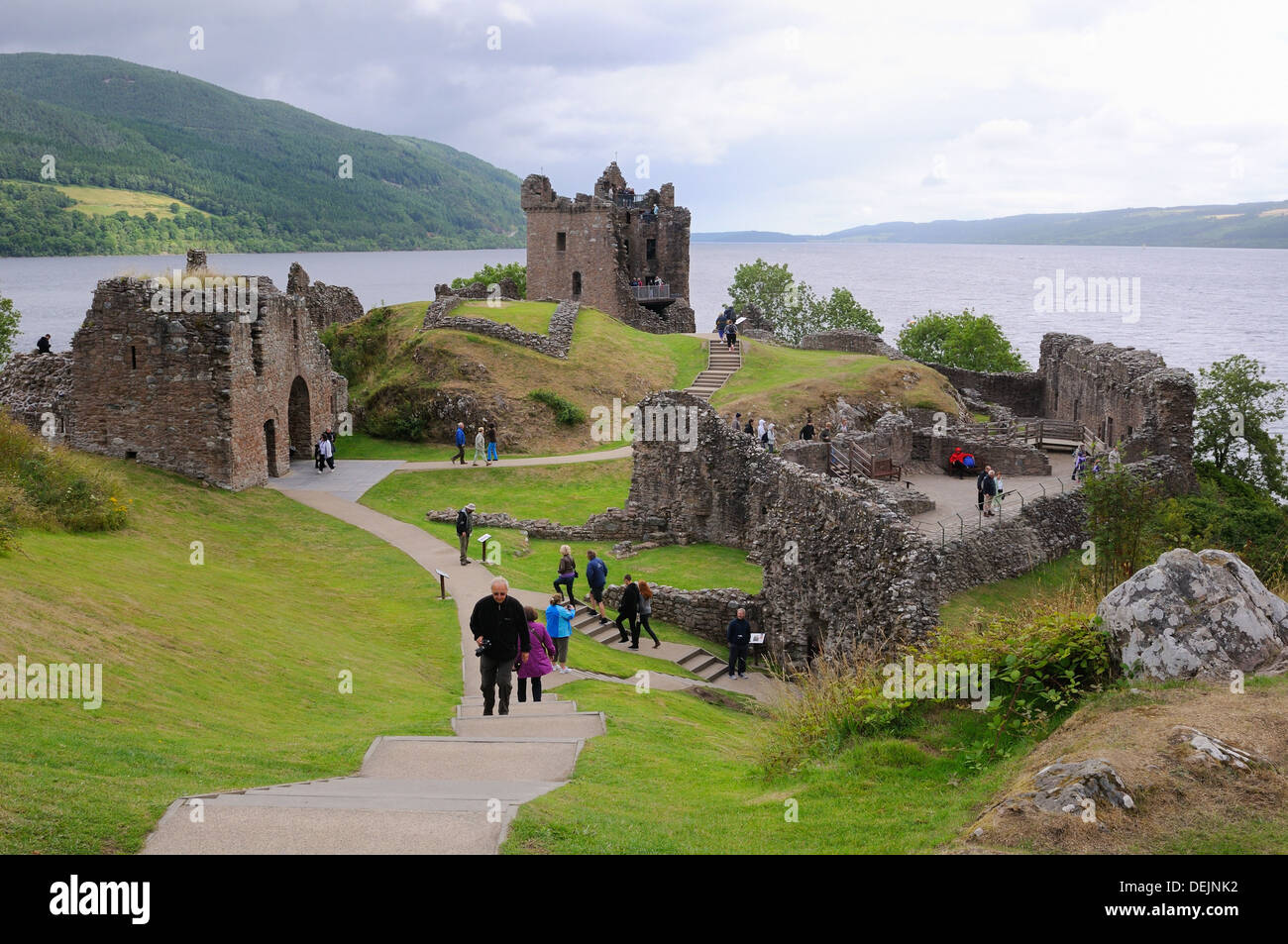 Loch ness landscape castle hi-res stock photography and images - Alamy