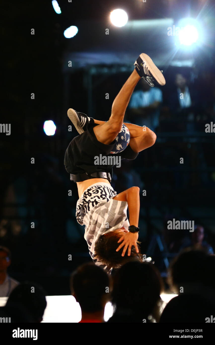 Freestyle football red bull hi-res stock photography and images - Alamy