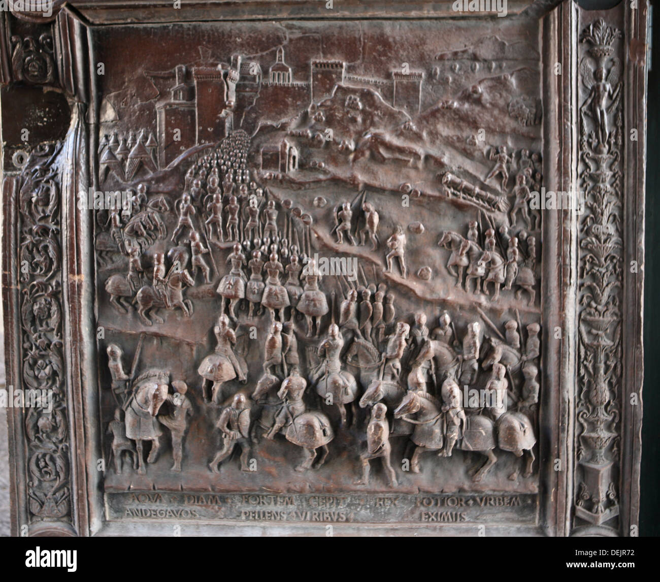 Castel nuovo doors hi-res stock photography and images - Alamy