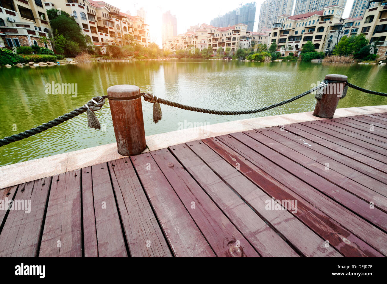 House beside lake hi-res stock photography and images - Alamy