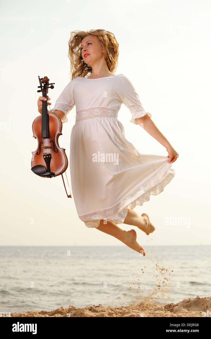 Happy fiddler hi-res stock photography and images - Alamy