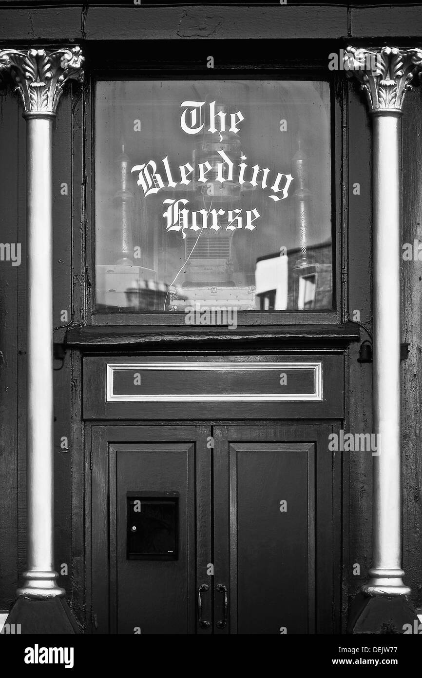 Pub front door hi-res stock photography and images - Alamy