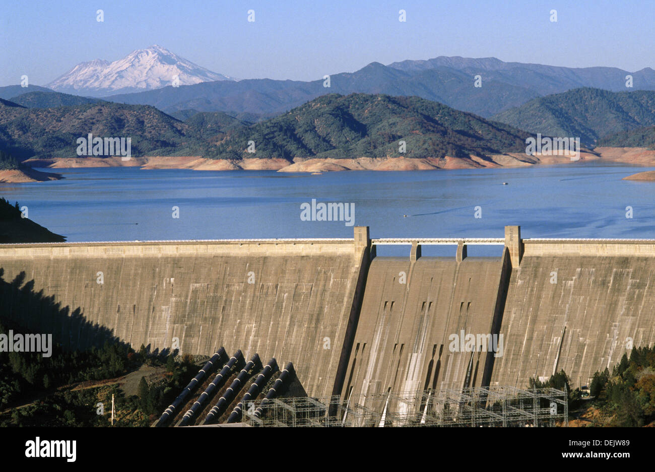 Mount shasta aerial hi-res stock photography and images - Alamy